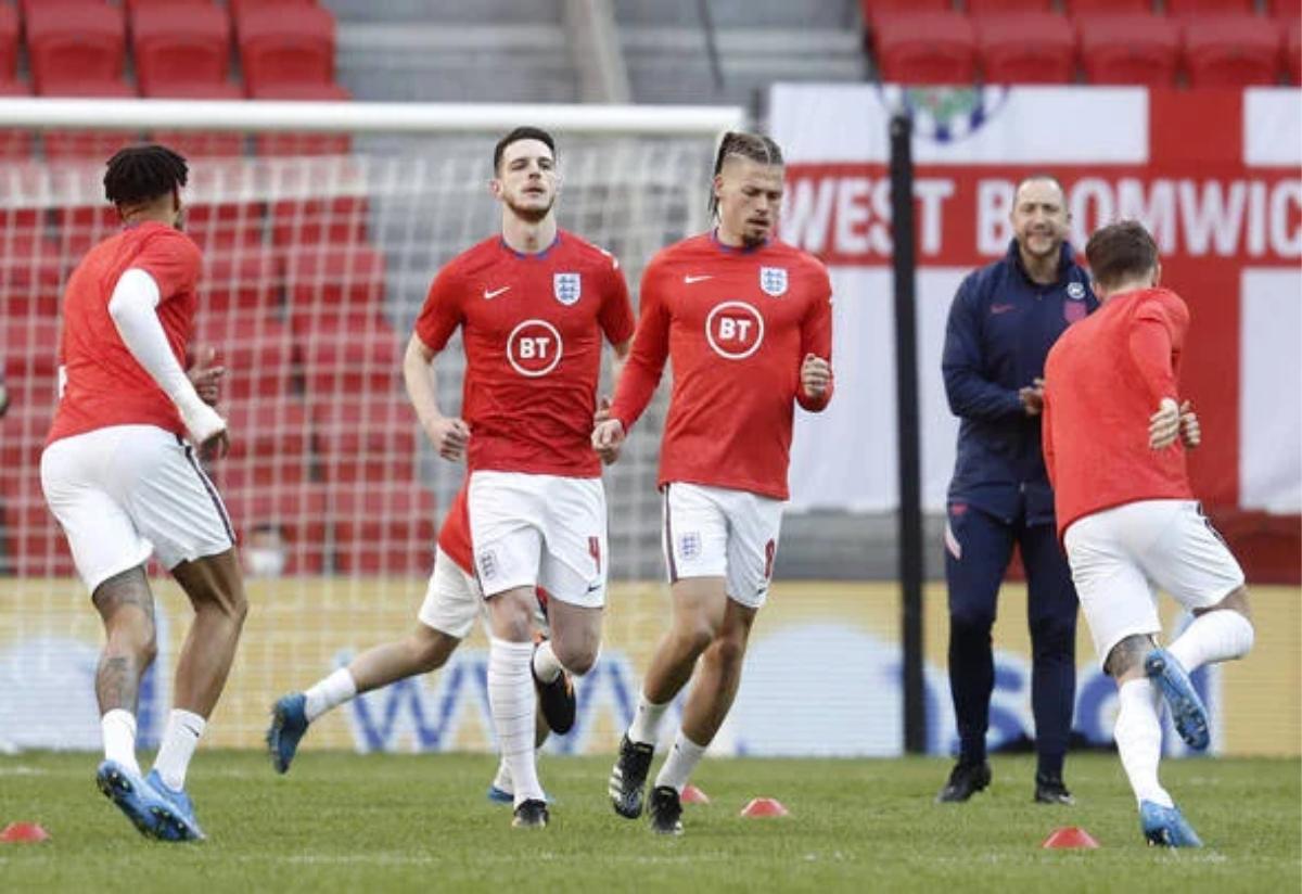 West Ham midfielder Declan Rice banters Leeds United ace Sonny Perkins