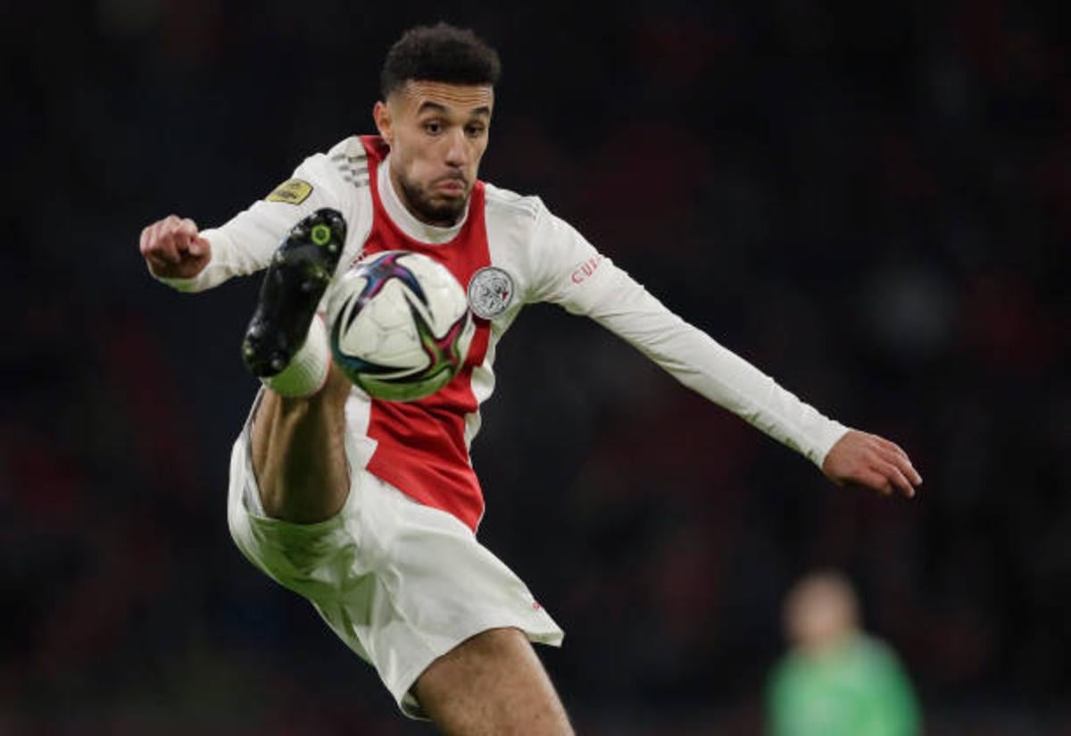 Leeds United target Noussair Mazraoui offered contract by Barcelona