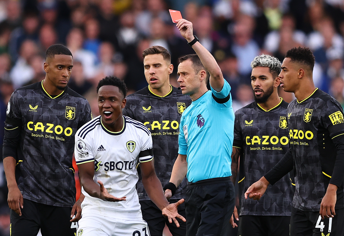 Prutton lambasts Leeds winger Sinisterra for ‘ridiculous’ decision v Villa