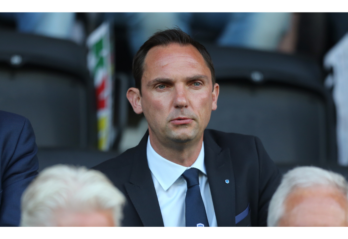 Leeds United: 49ers and Kinnear work on De Conde appointment