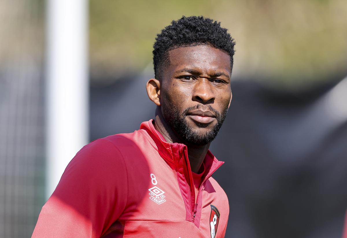 Leeds want to sign out of contract PL ace, offer tabled - report