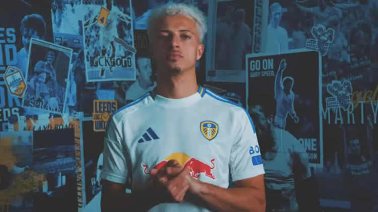 Ethan Ampadu gets advice from doctors after Leeds United injury