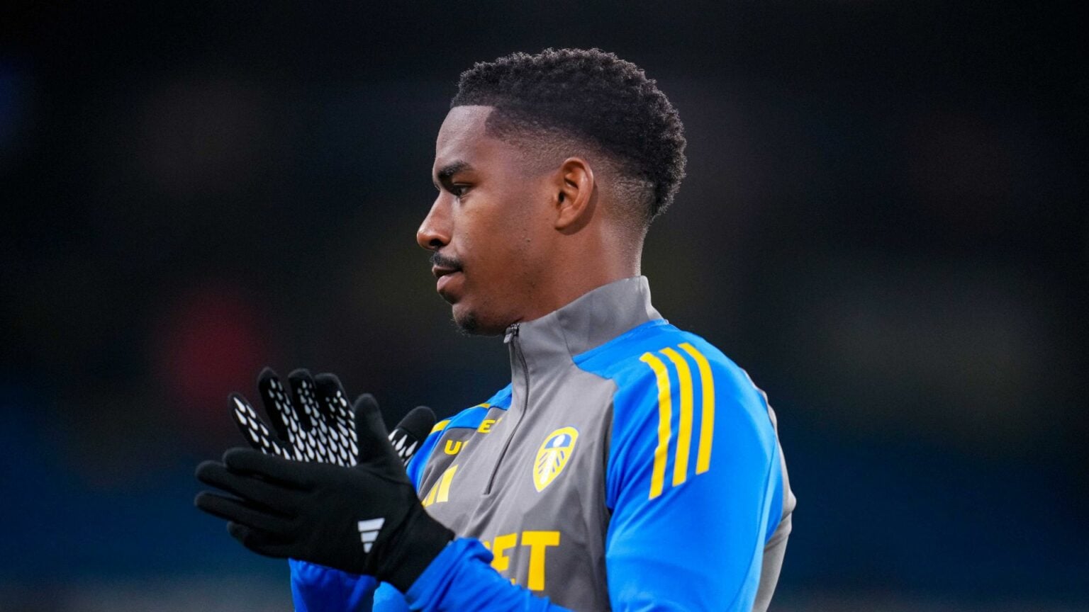 Leeds United 'to replace Junior Firpo' amid links to 'Magnificent' defender